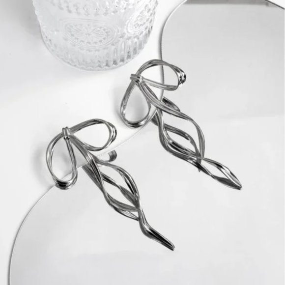 Anthropologie | Jewelry | New Bow Wavy Earrings | Poshmark